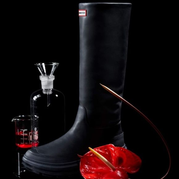 hunter chasing boots